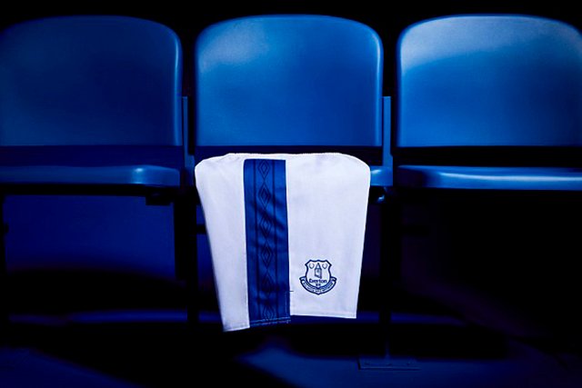 Presentado el Everton Umbro Home Kit 2017/18 - Marca de Gol