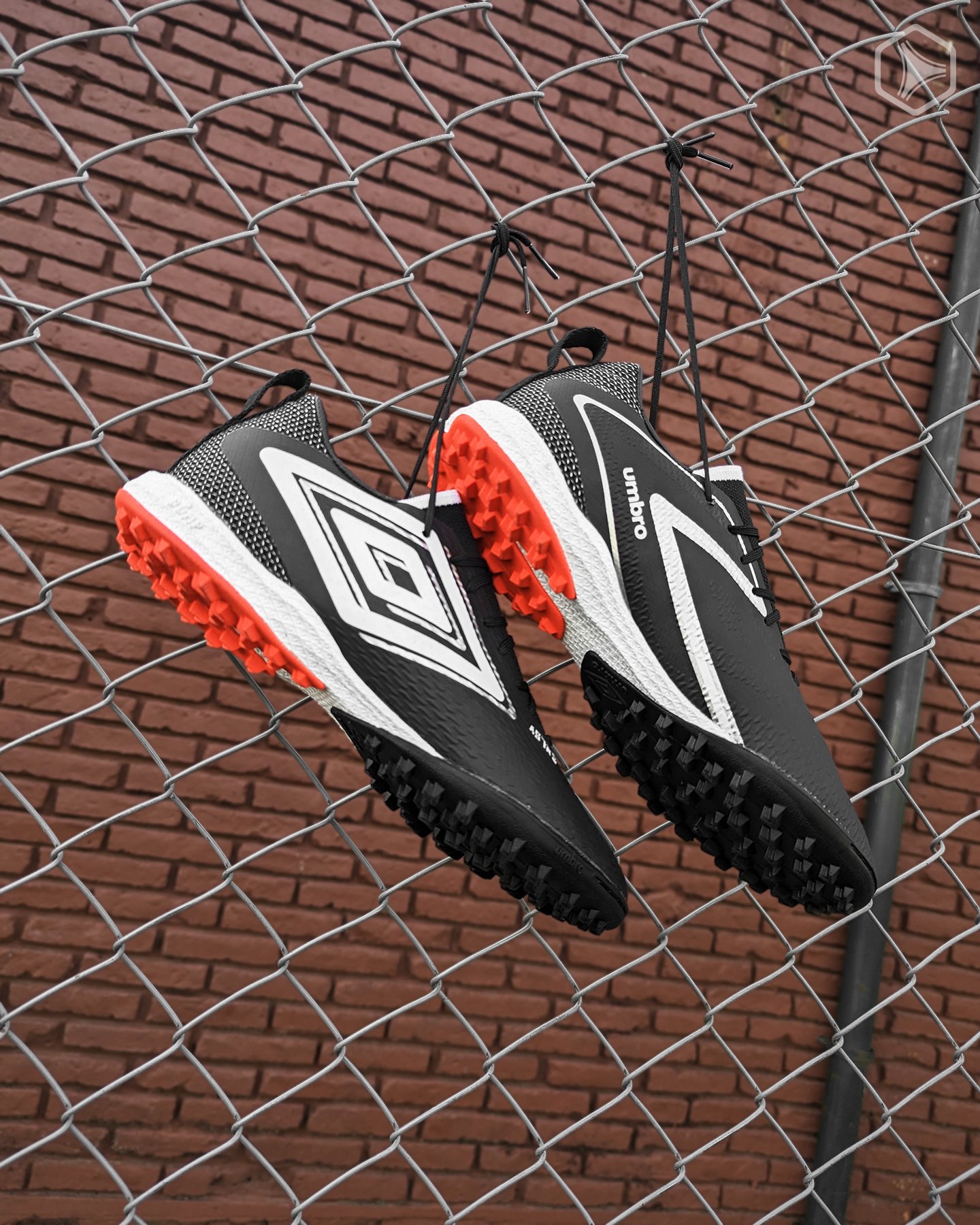 Review | Botines Umbro Astro Sintético - Marca de Gol
