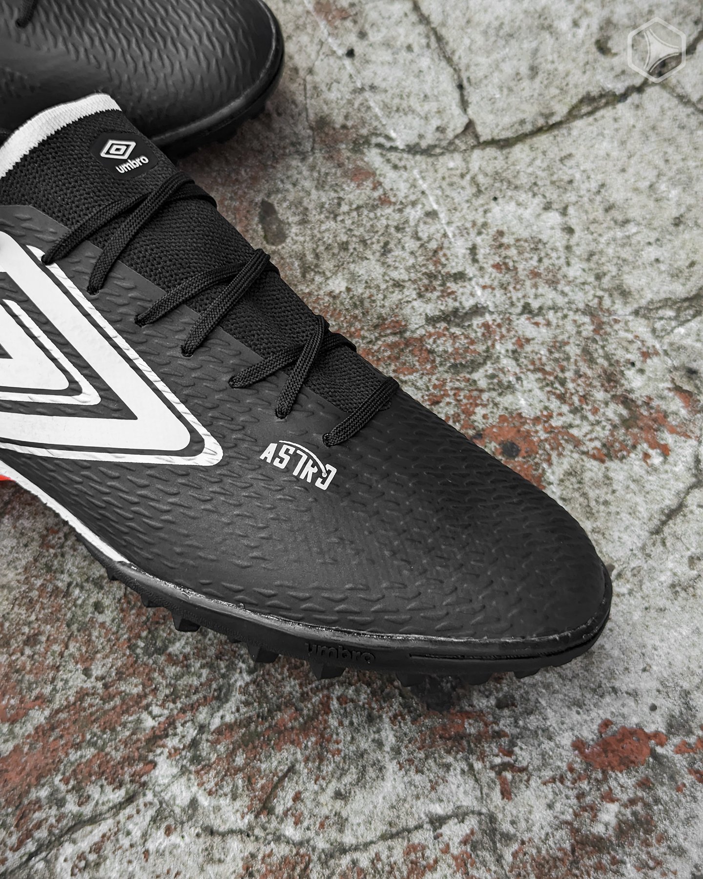 Review Botines Umbro Astro Sintético - Marca de Gol